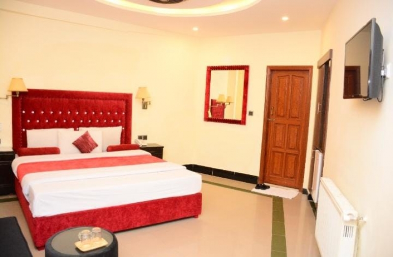 Find the best rates at Hotel Move N Pick Murree, Behind G.P.O Chowk ...